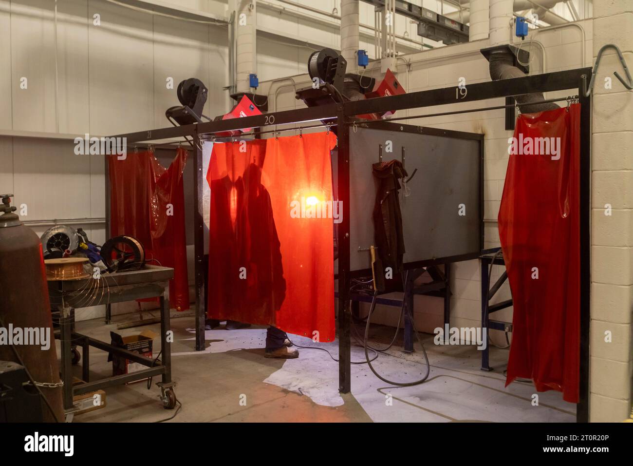 Welding booth hi-res stock photography and images - Alamy