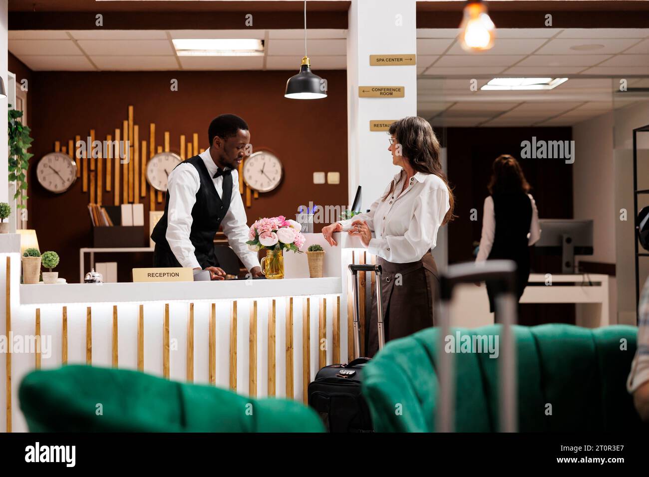 Receptionist speaking guest hi-res stock photography and images - Alamy