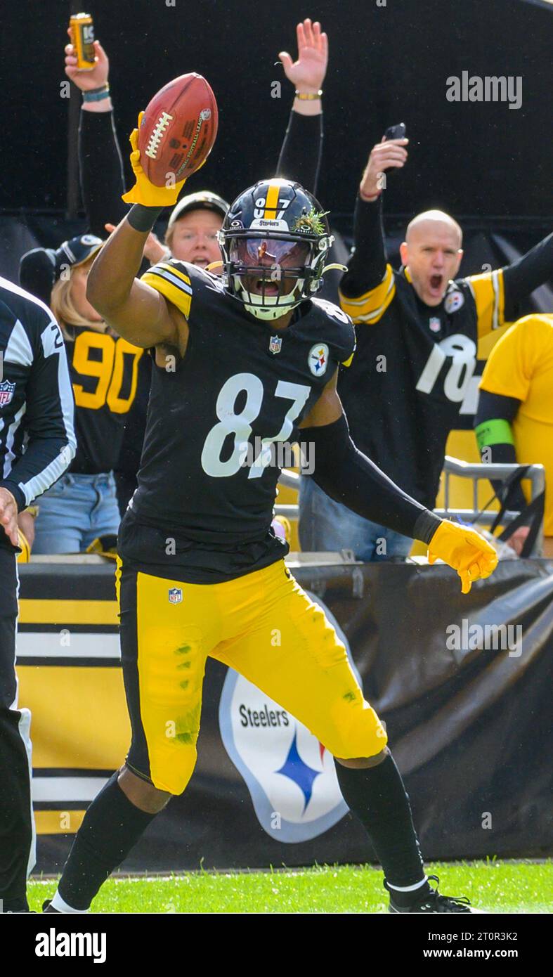 Pittsburgh, United States. 08th Oct, 2023. Pittsburgh Steelers tight ...