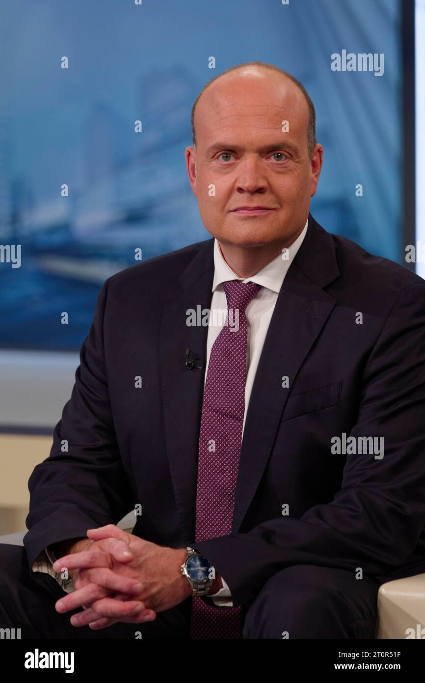 Robin Alexander bei Anne Will 2023-10-08 - Deutschland, Berlin - Robin ...