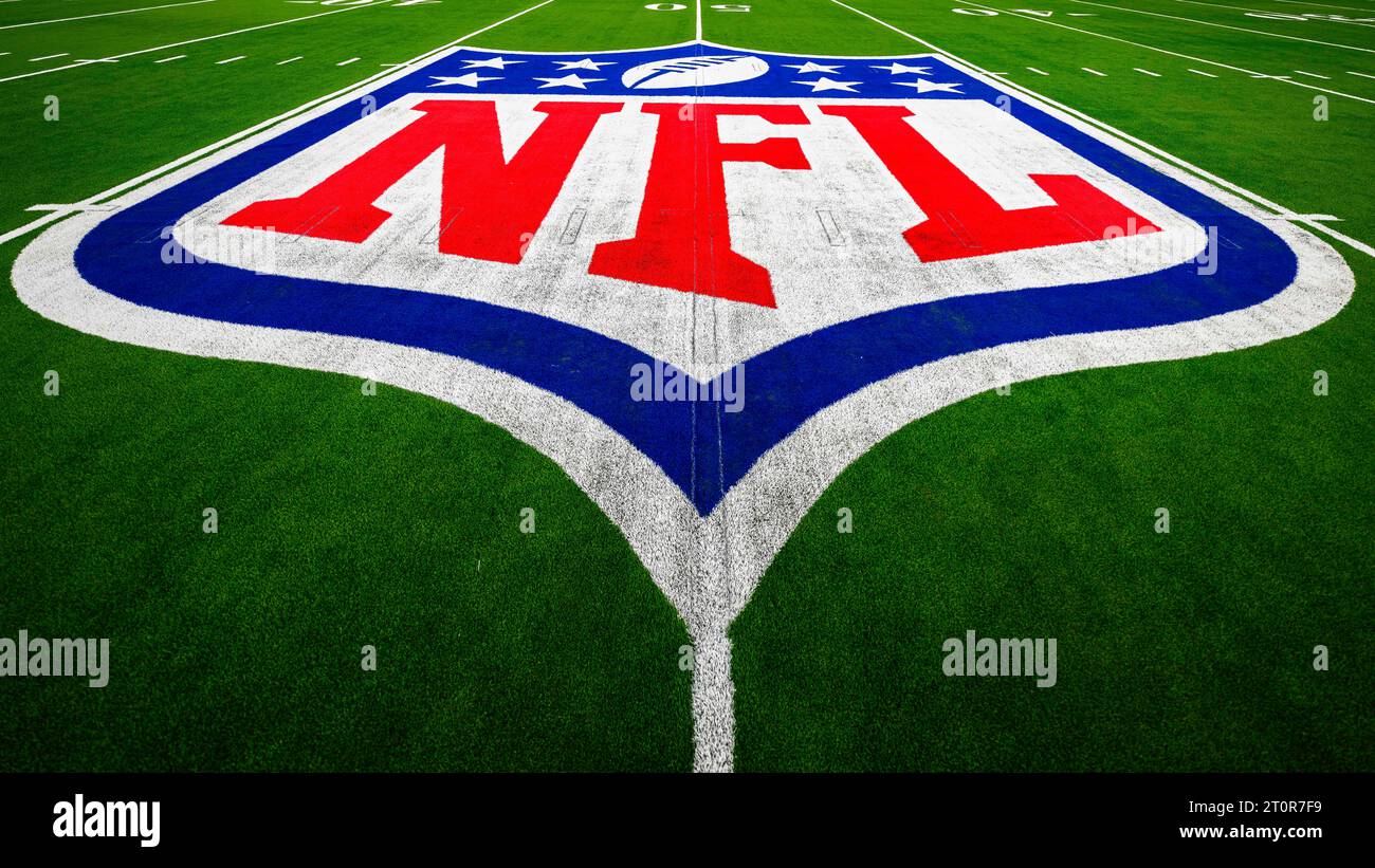 Tottenham hotspur logo stadium hi-res stock photography and images - Alamy