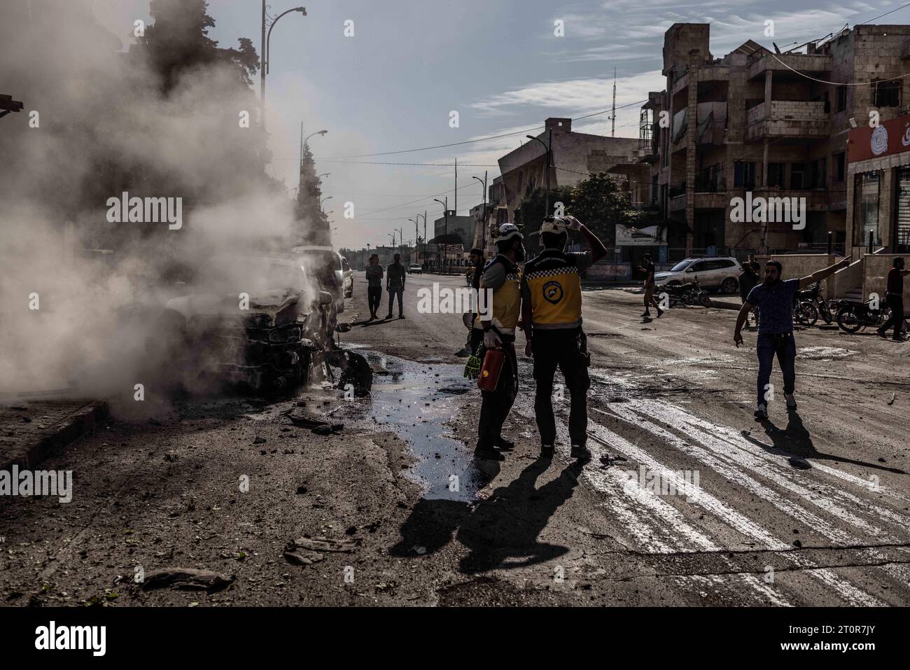 Syria civil defence white helmets hi-res stock photography and images ...