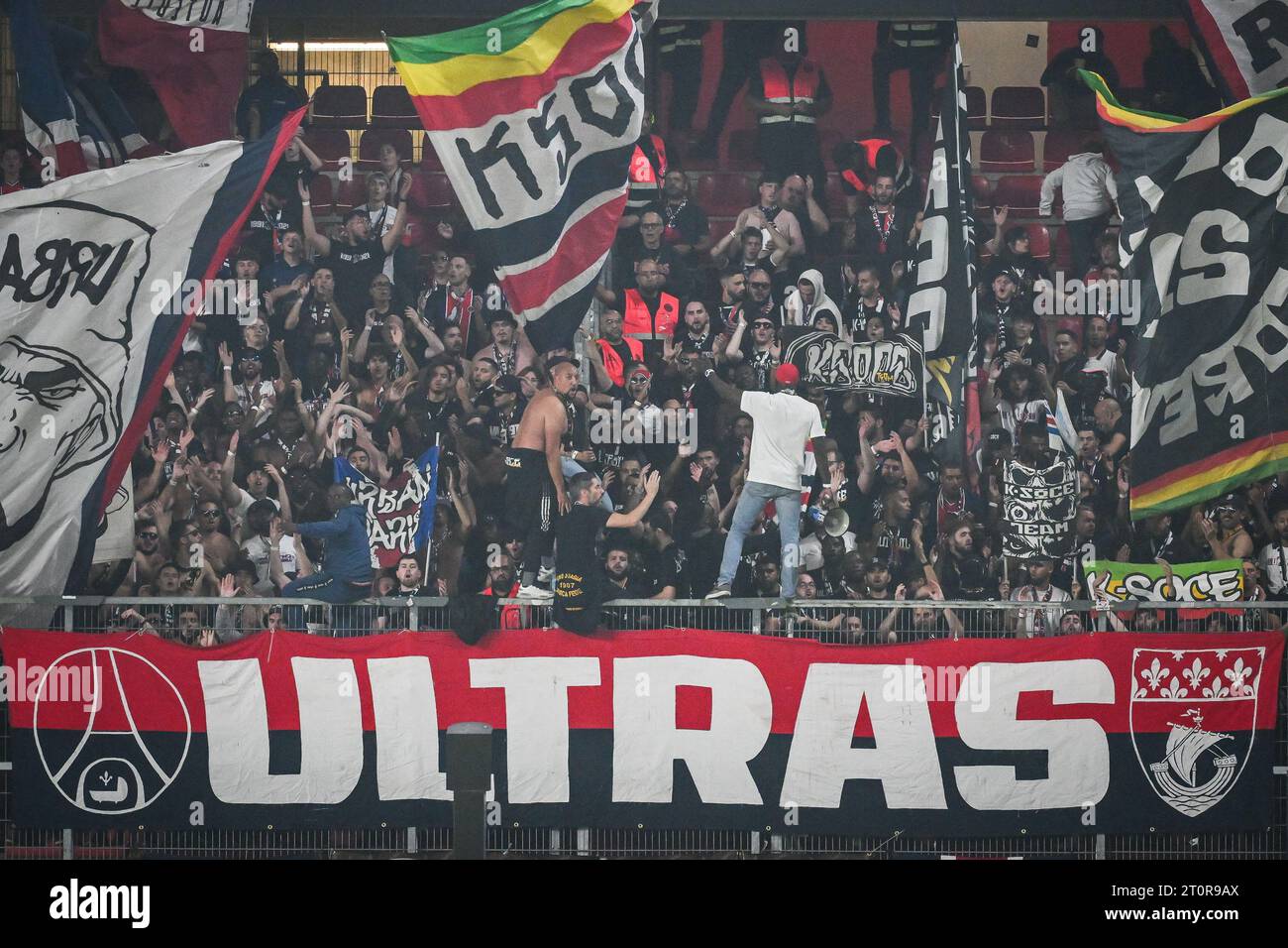 Supporters of PSG during the French championship Ligue 1 football match ...