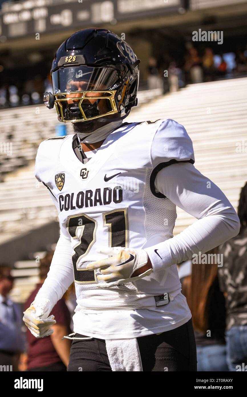 Colorado Buffaloes safety Shilo Sanders (21) walks onto the field ...