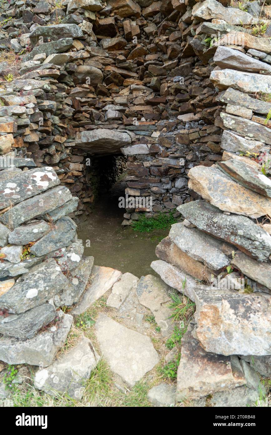 Neolithic Tomb Of The Great Cairn Of Barnenez, Brittany Stock Photo - Alamy