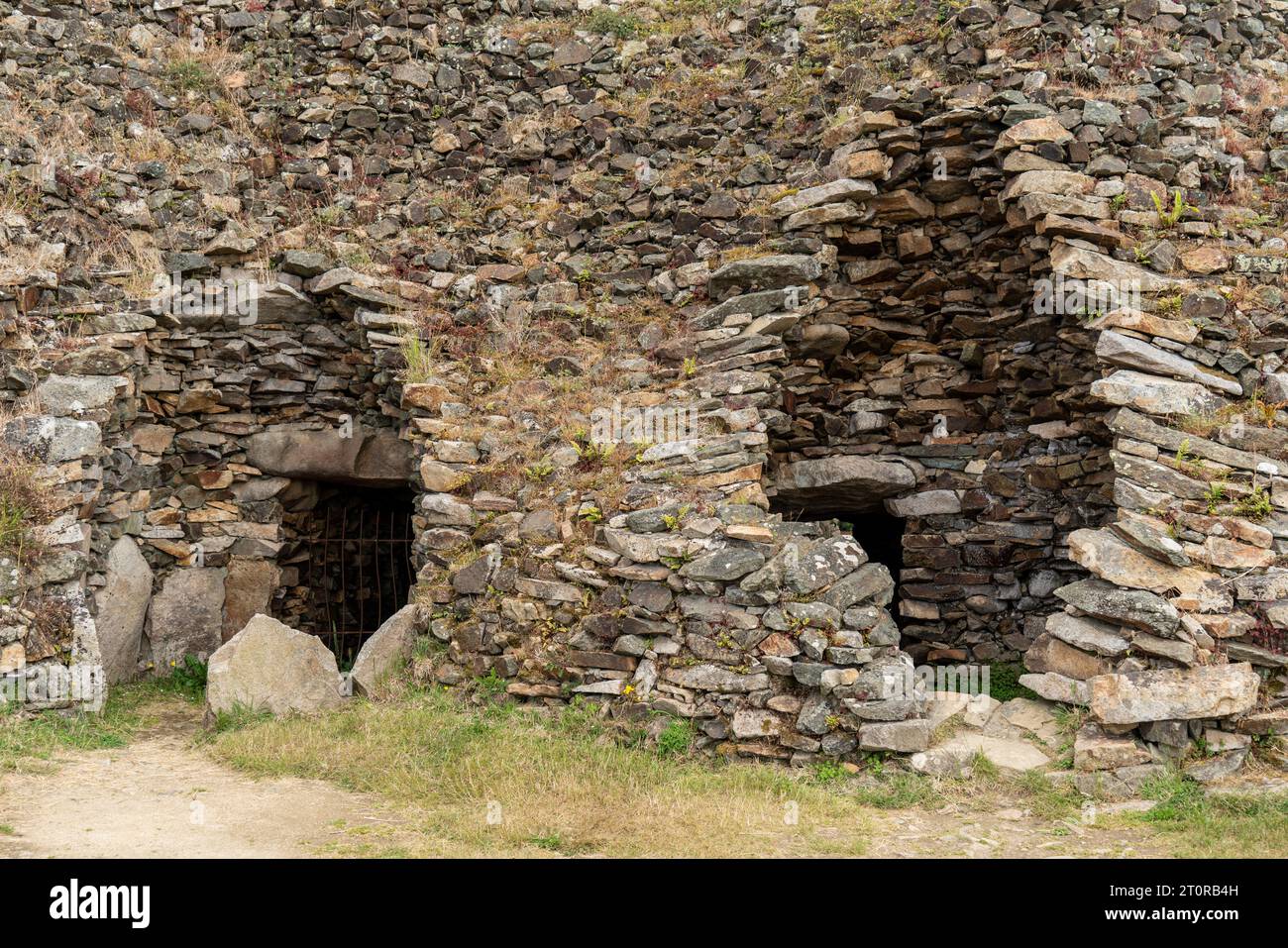 Neolithic Tomb Of The Great Cairn Of Barnenez, Brittany Stock Photo - Alamy