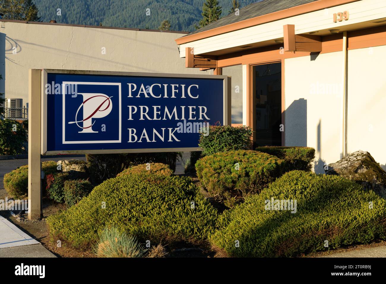 Premier banking signage hi-res stock photography and images - Alamy
