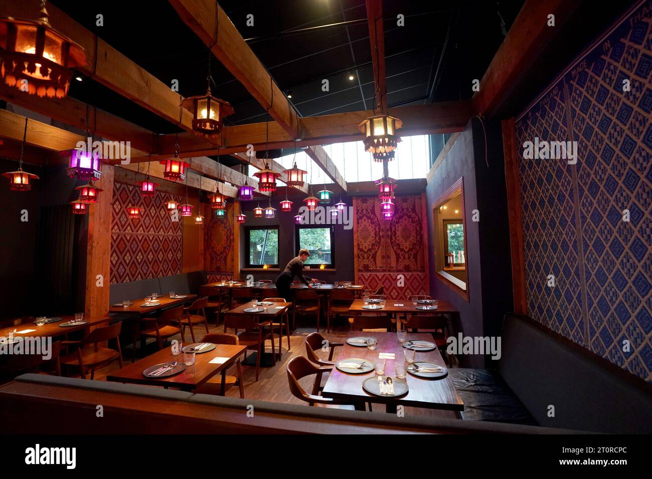 Hamburg, Germany. 07th Oct, 2023. Anneliese Fuhrmann, service staff at the Thai food bar "Jing ...