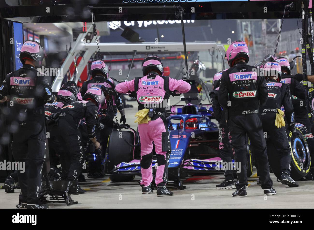 31 OCON Esteban (fra), Alpine F1 Team A523, action pitlane, pitstop ...