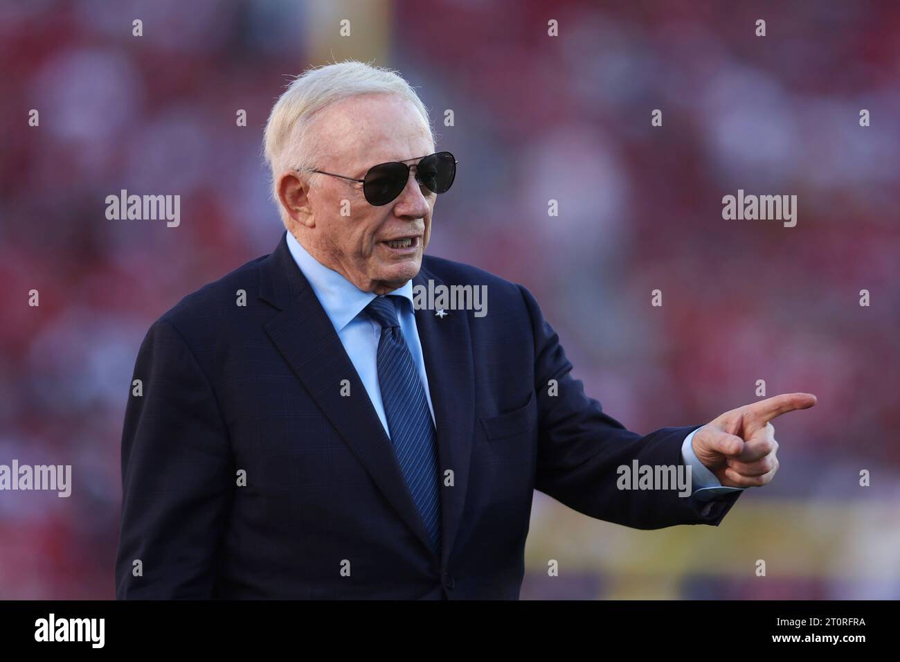 Dallas Cowboys owner/president/general manager Jerry Jones watches ...