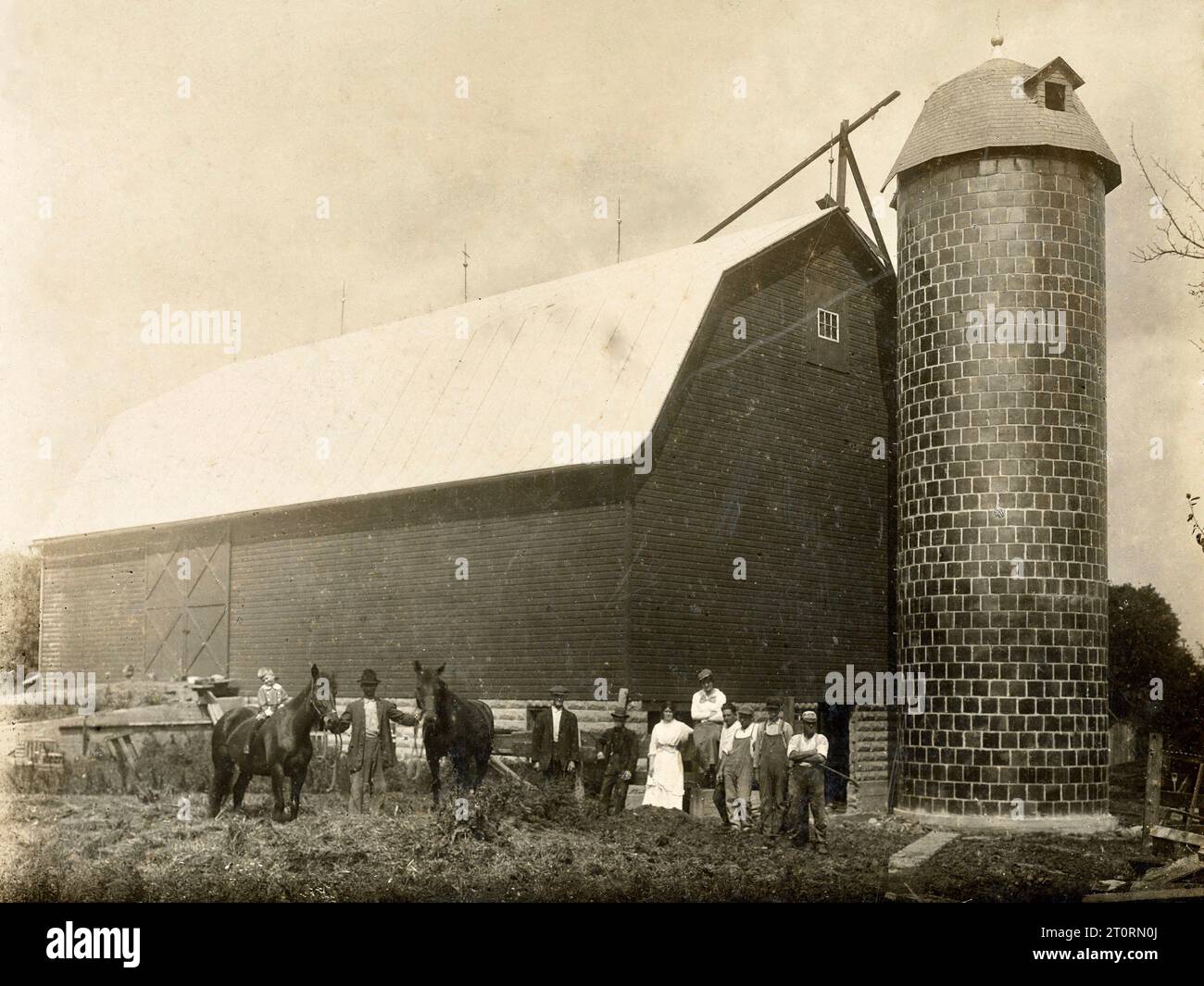 Old Farm, Old Barn early 1900s Stock Photo - Alamy