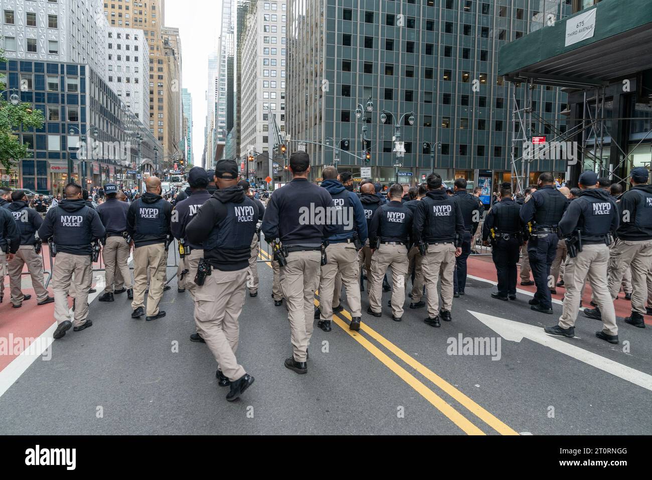 Police separated Israeli and Palestinian supporters rallied around 42nd ...