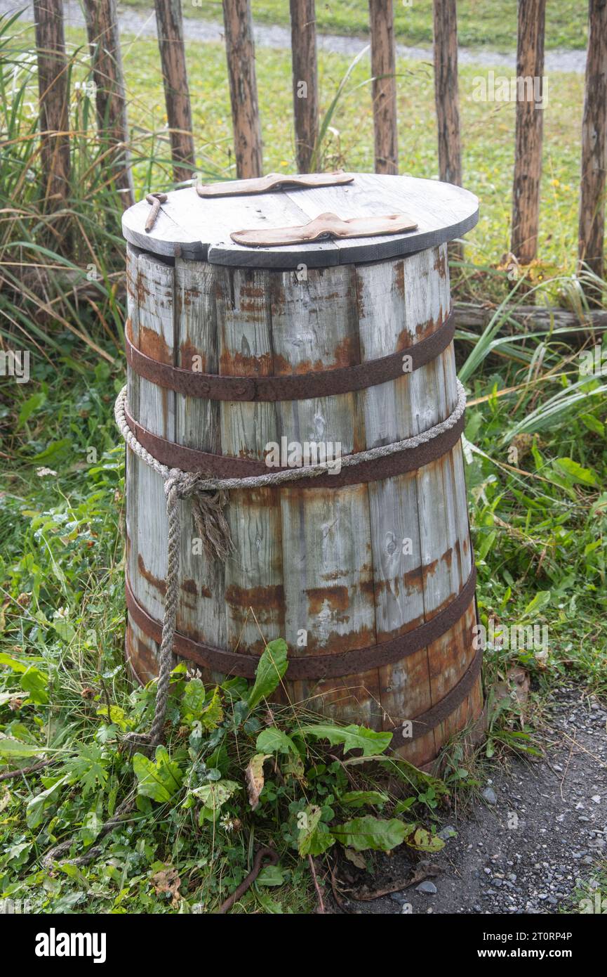 Wood pail hi-res stock photography and images - Alamy