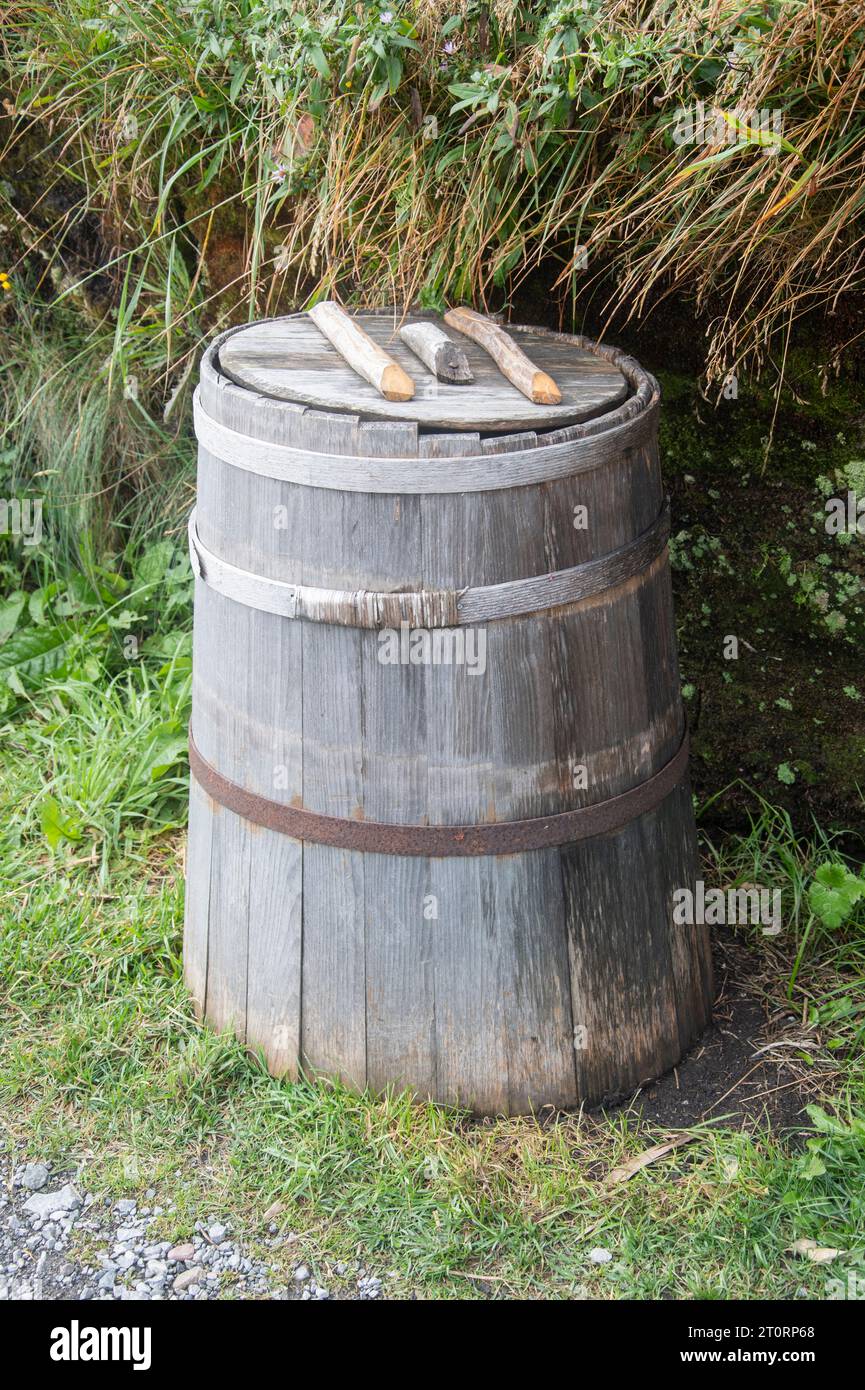 Wood pail hi-res stock photography and images - Alamy