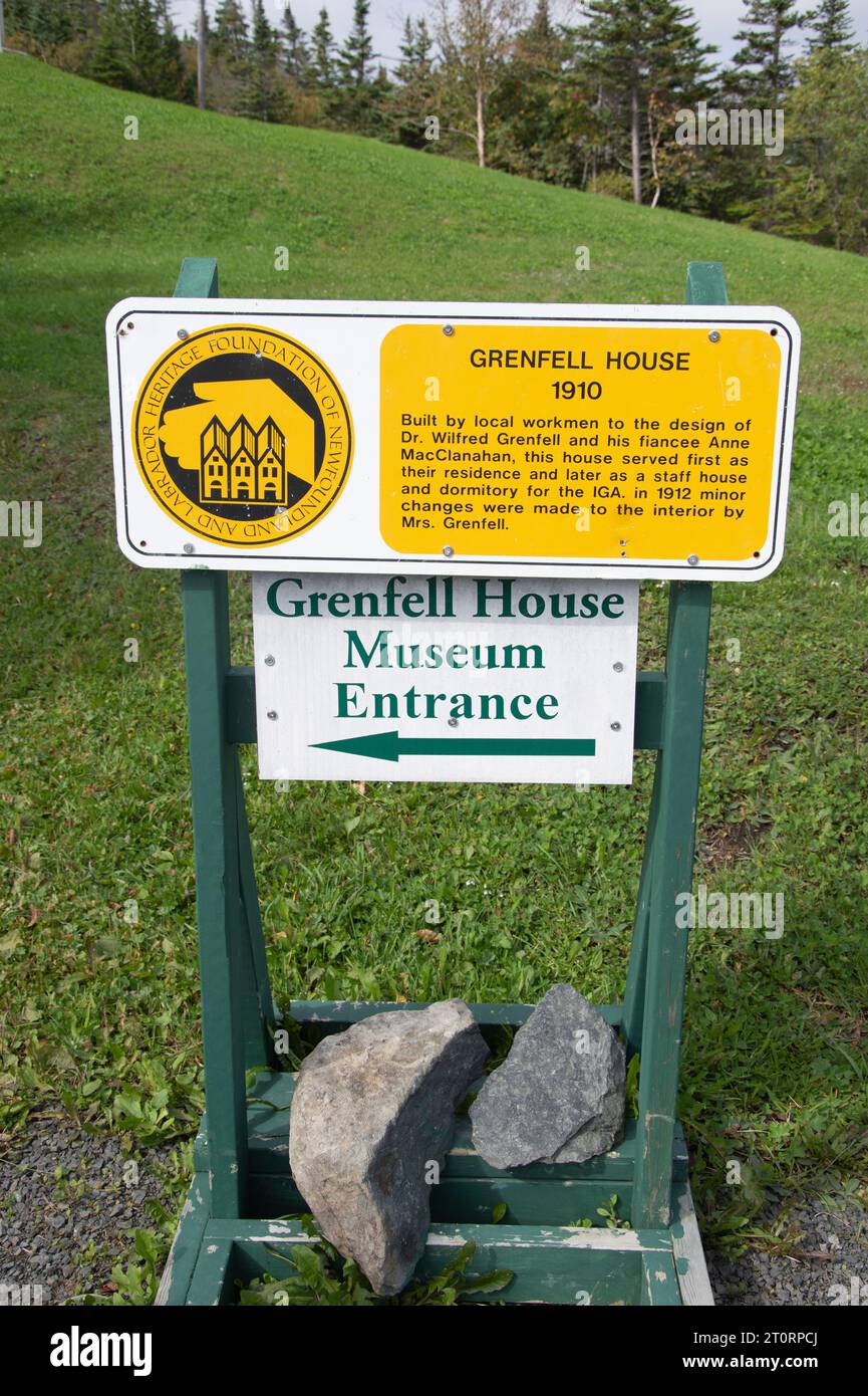 Grenfell signs hi-res stock photography and images - Alamy