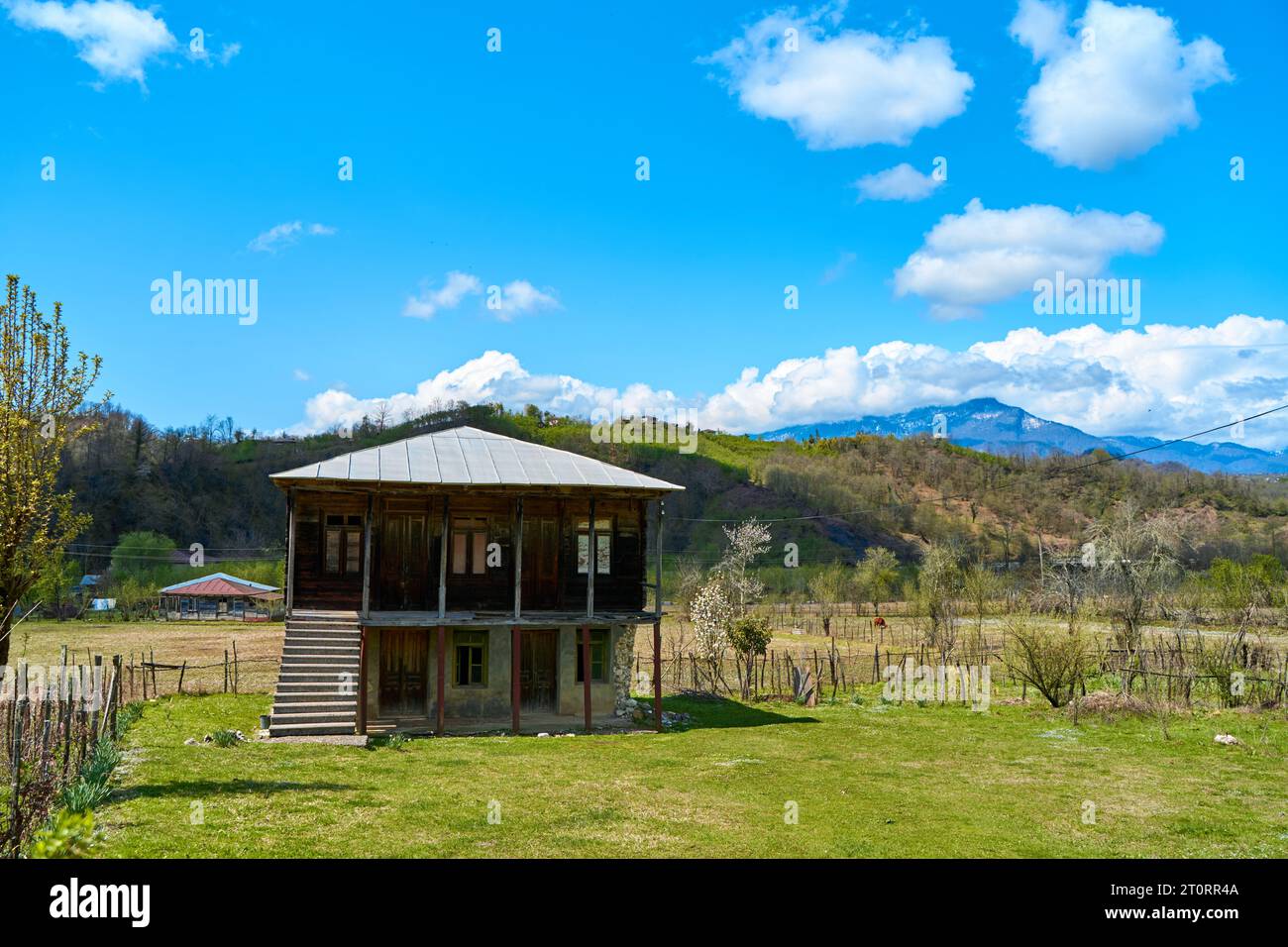 Two story wooden cabin hi-res stock photography and images - Alamy