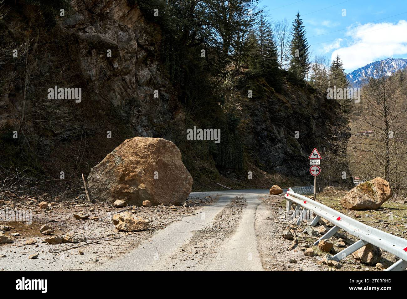 Boulder obstruction hi-res stock photography and images - Alamy
