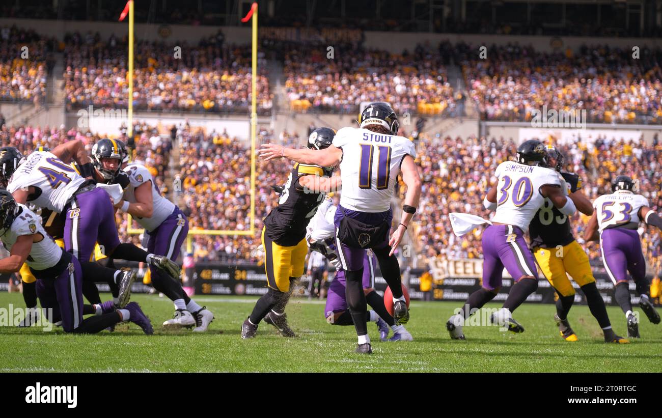 Pittsburgh, PA, USA. 08th Oct, 2023. Miles Killebrew #28 blocked Jordan ...