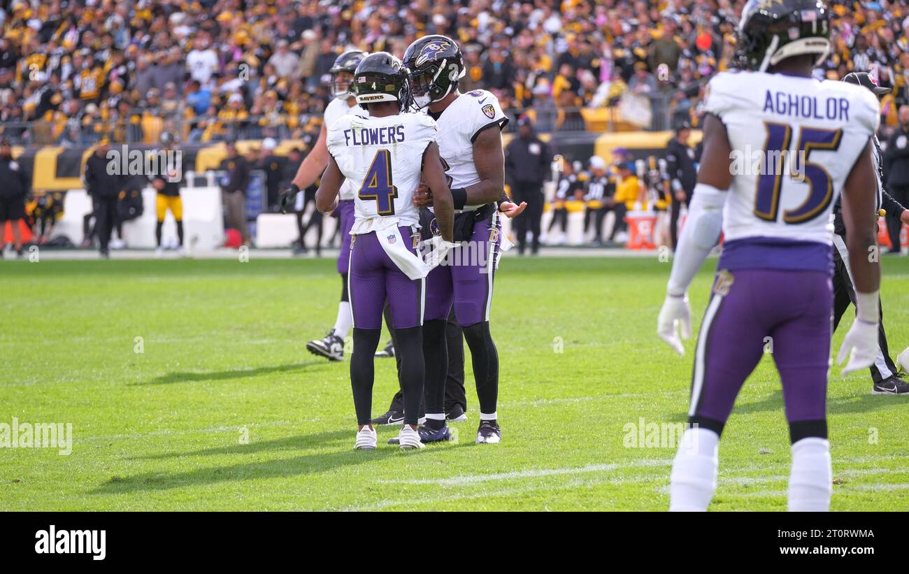 Pittsburgh, PA, USA. 08th Oct, 2023. Lamar Jackson #8 and Zay Flowers ...