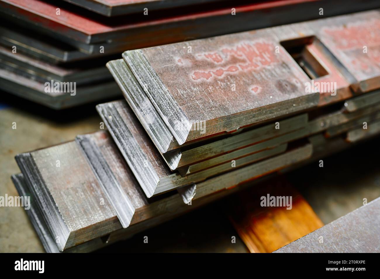 Metal plates with ground edges and corners on floor Stock Photo - Alamy