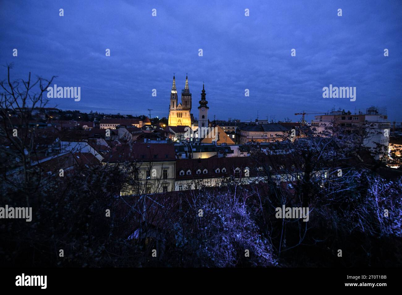 Zagreb cathedral night croatia hi-res stock photography and images - Alamy