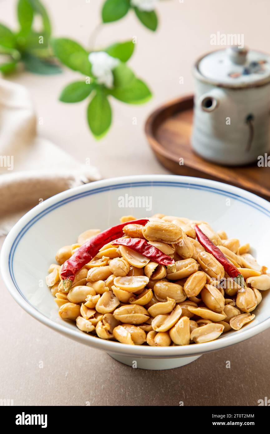 peanut with salt and pepper，Deep fried peanuts Stock Photo - Alamy