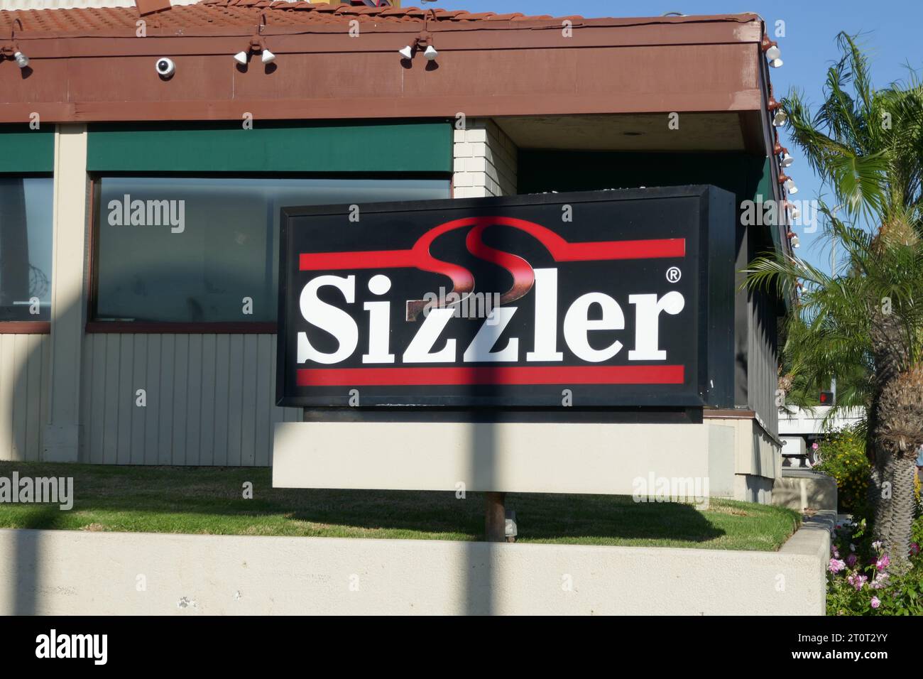 Inglewood, California, USA 5th October 2023 Sizzler Restaurant on ...