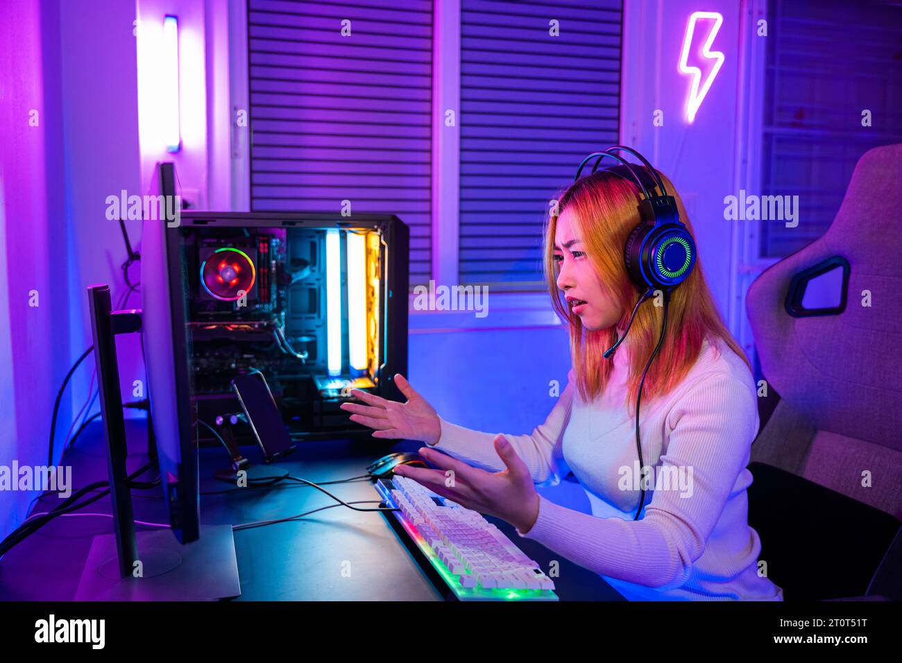 Headache gamer man on hi-res stock photography and images - Alamy