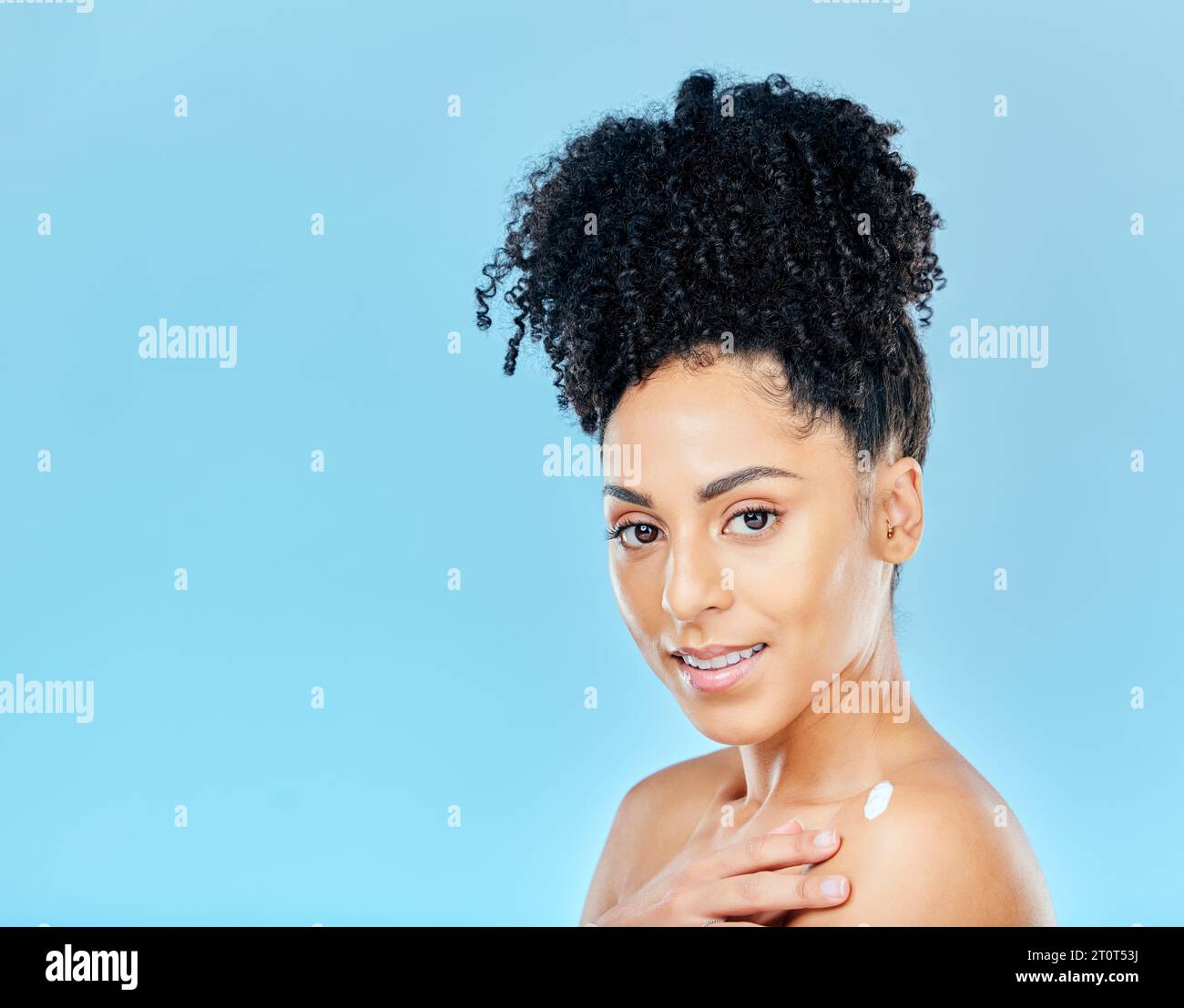 Female body in advertising hi-res stock photography and images - Alamy