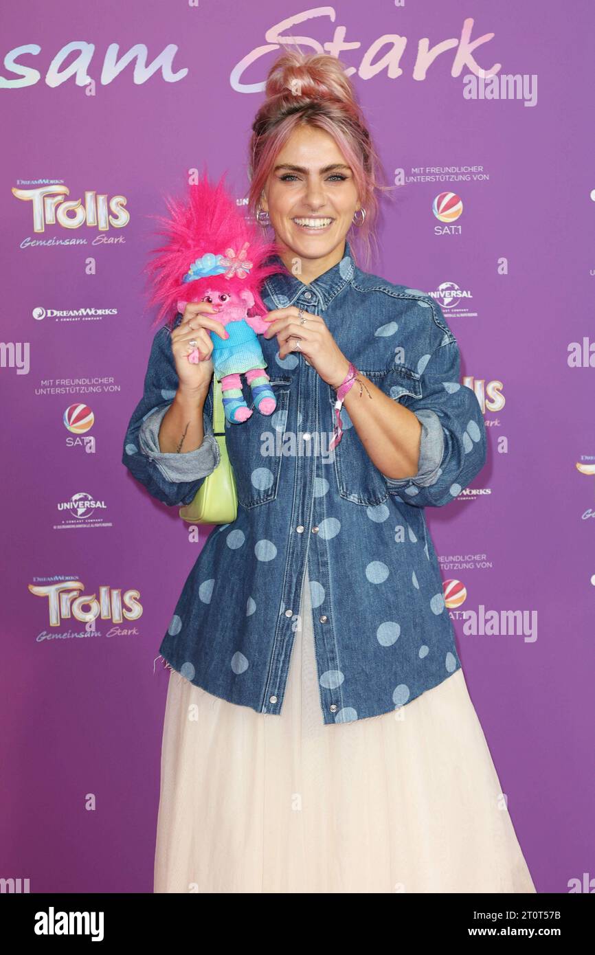 Sarah mangione hi-res stock photography and images - Alamy