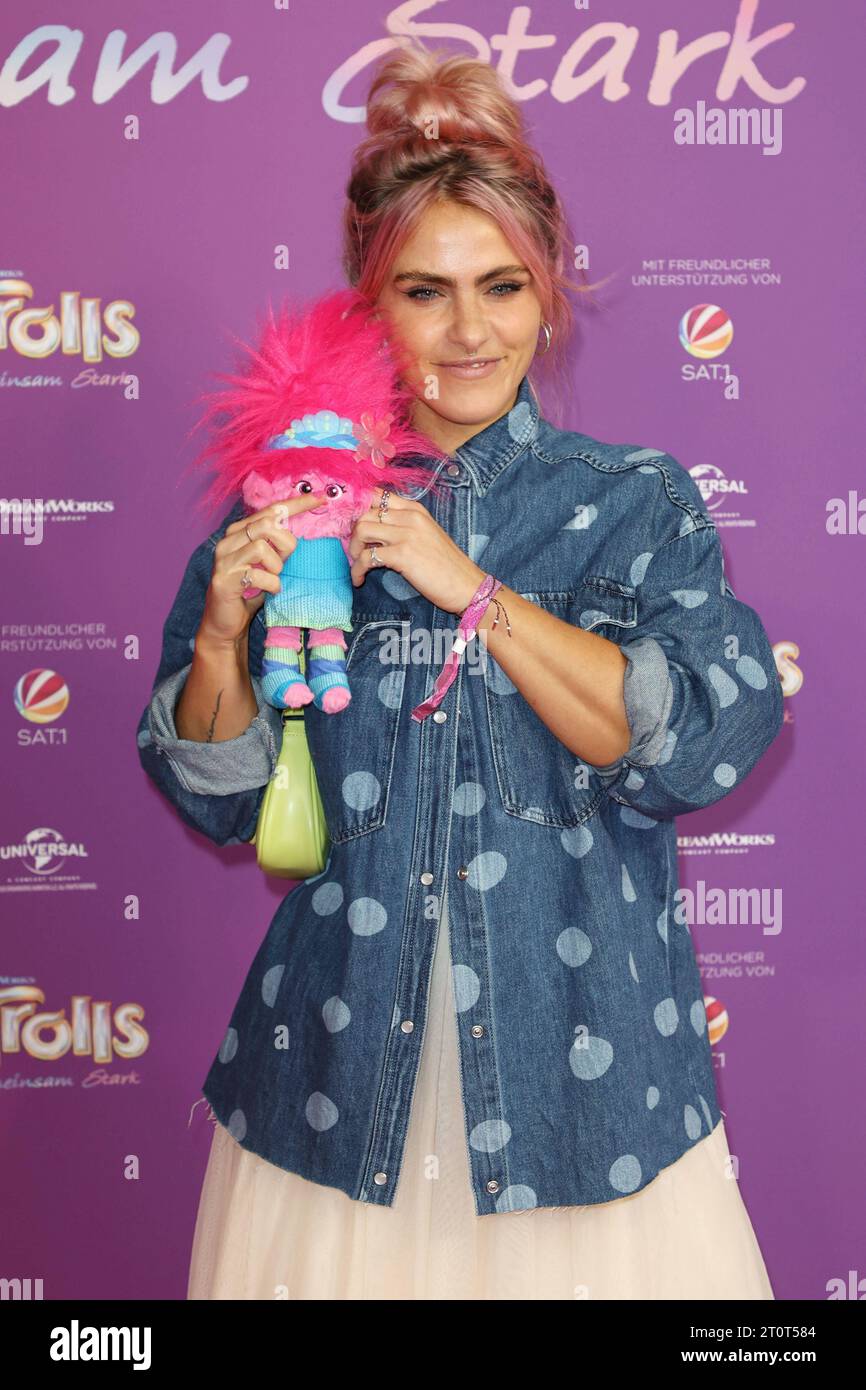 Premiere TROLLS in Köln Sarah Mangione, Premiere Trolls, Kino Cinedom ...