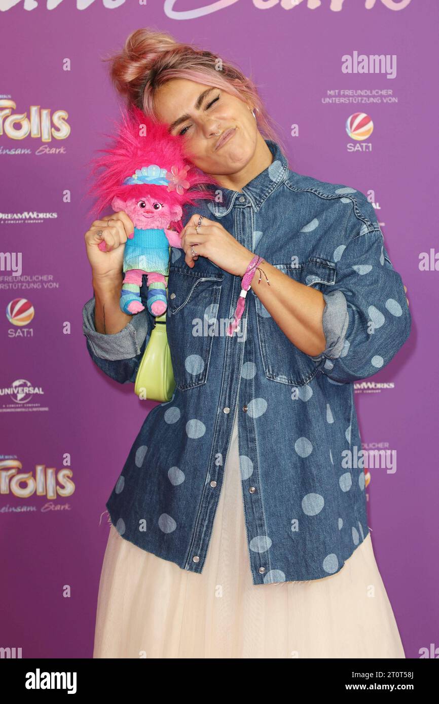 Premiere TROLLS in Köln Sarah Mangione, Premiere Trolls, Kino Cinedom ...