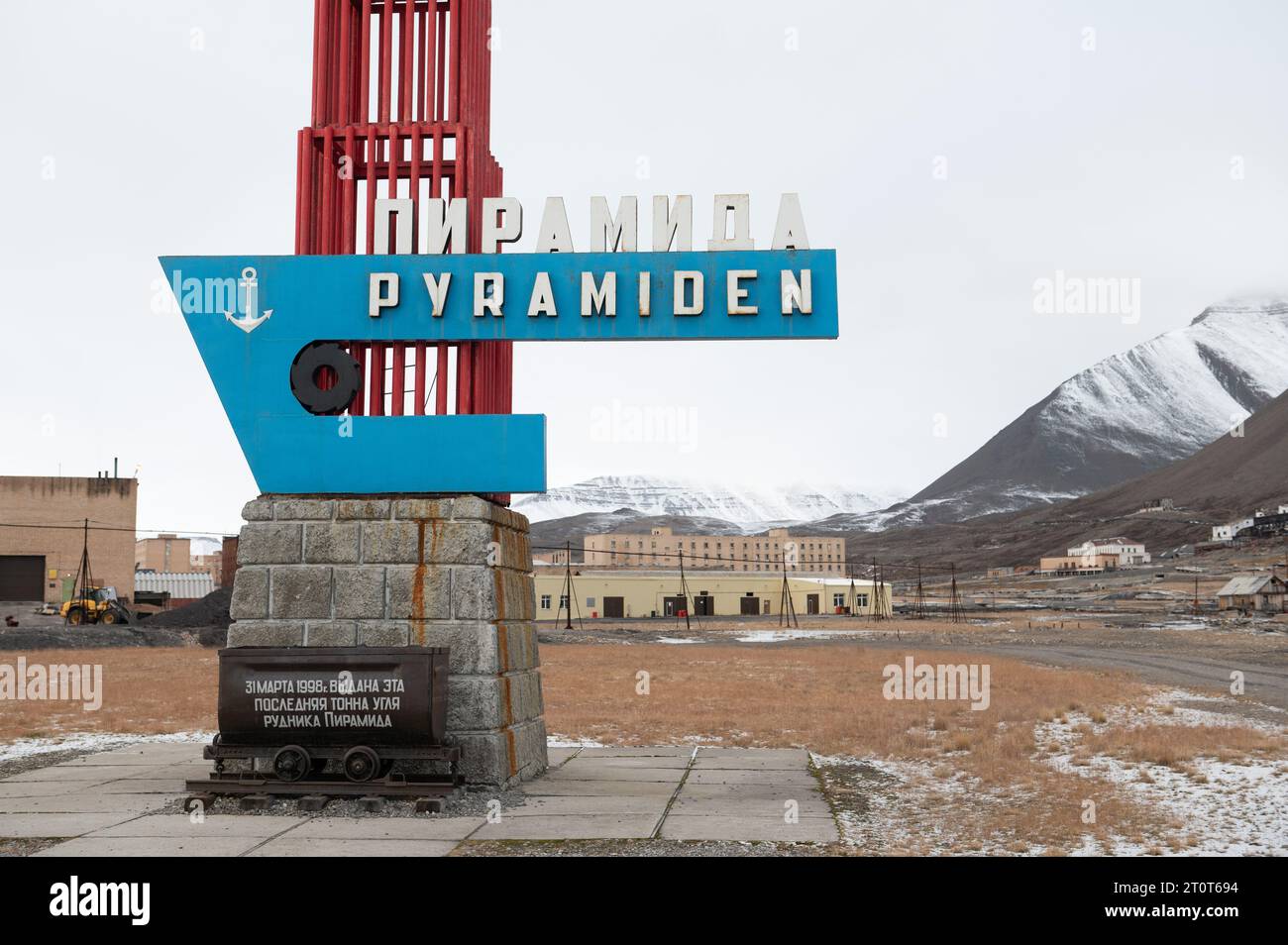 Pyramiden, Norway. 27th Sep, 2023. A stele with the inscription ...