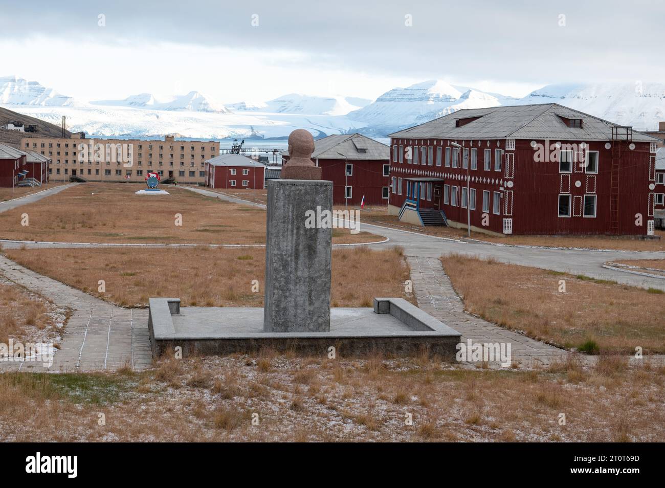 Pyramiden, Norway. 27th Sep, 2023. The bust of the Soviet revolutionary ...
