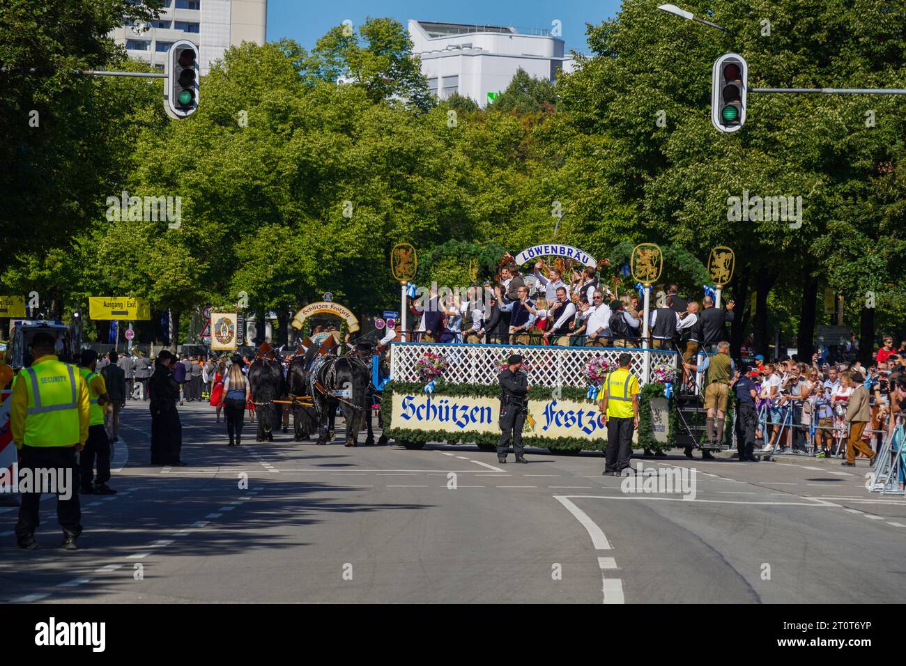 Traditional german clothing hi-res stock photography and images - Alamy