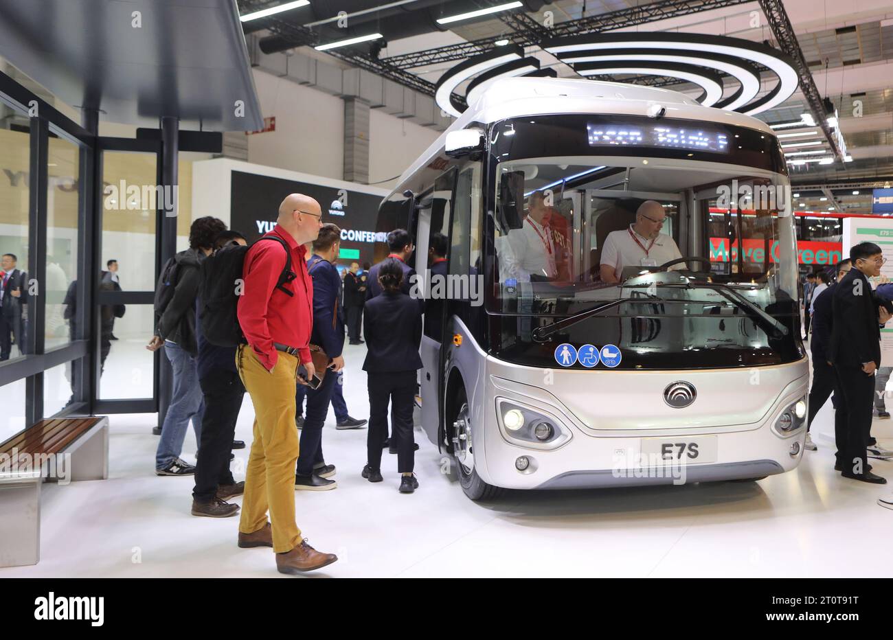 Brussels, Belgium. 7th Oct, 2023. Visitors view an electric bus from ...