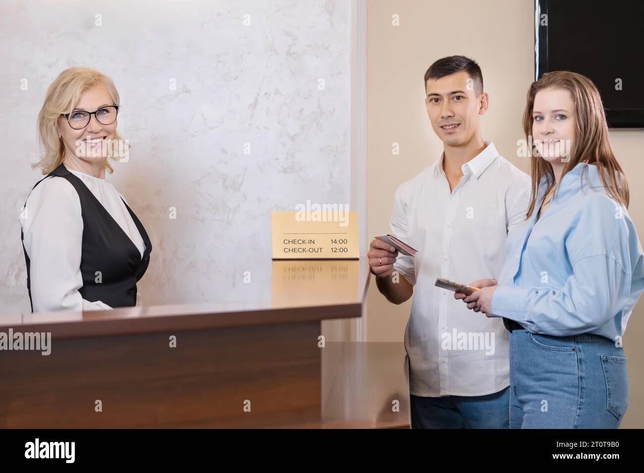 Couple resort check in hi-res stock photography and images - Alamy