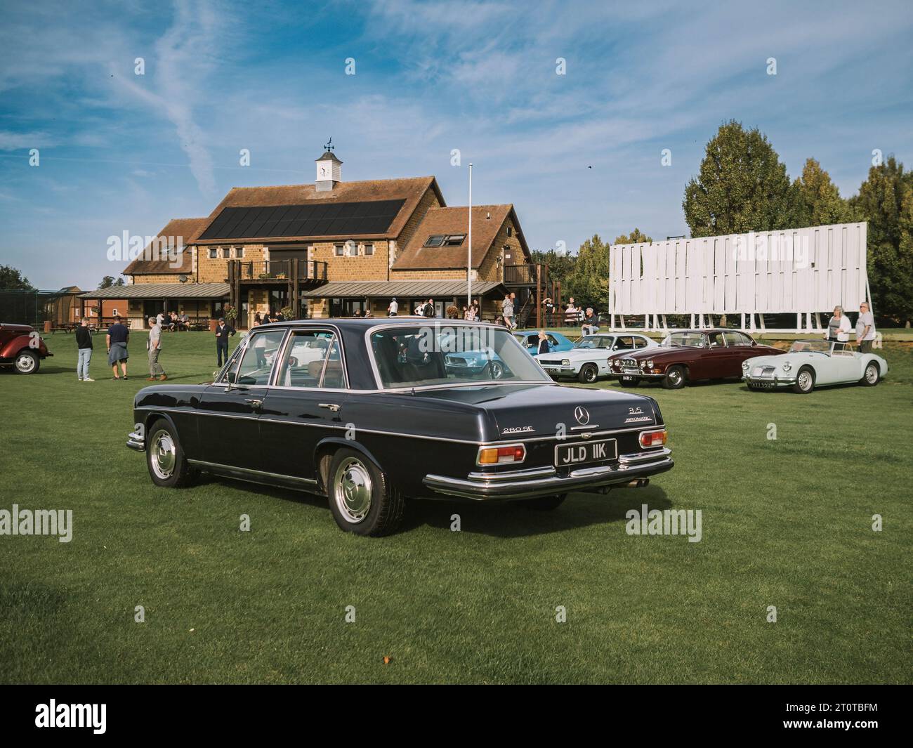 Mercedes benz 250 se saloon hi-res stock photography and images - Alamy