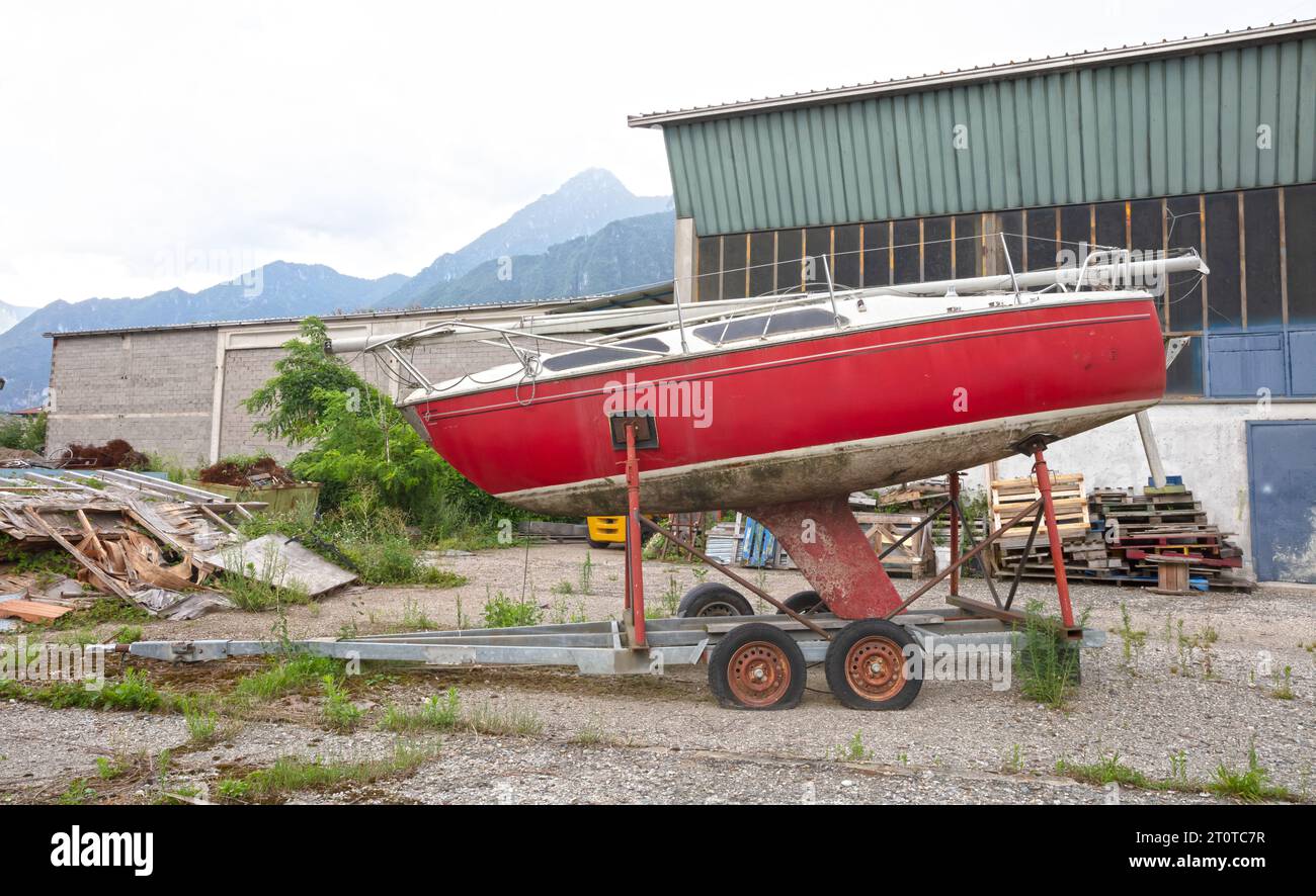 Yacht on stilts hi-res stock photography and images - Alamy
