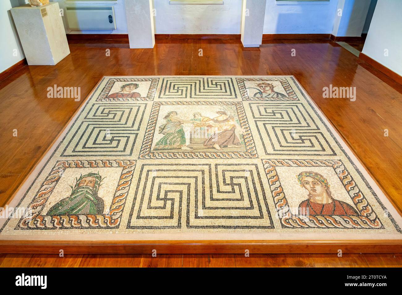 Greco roman art and architecture hi-res stock photography and images ...