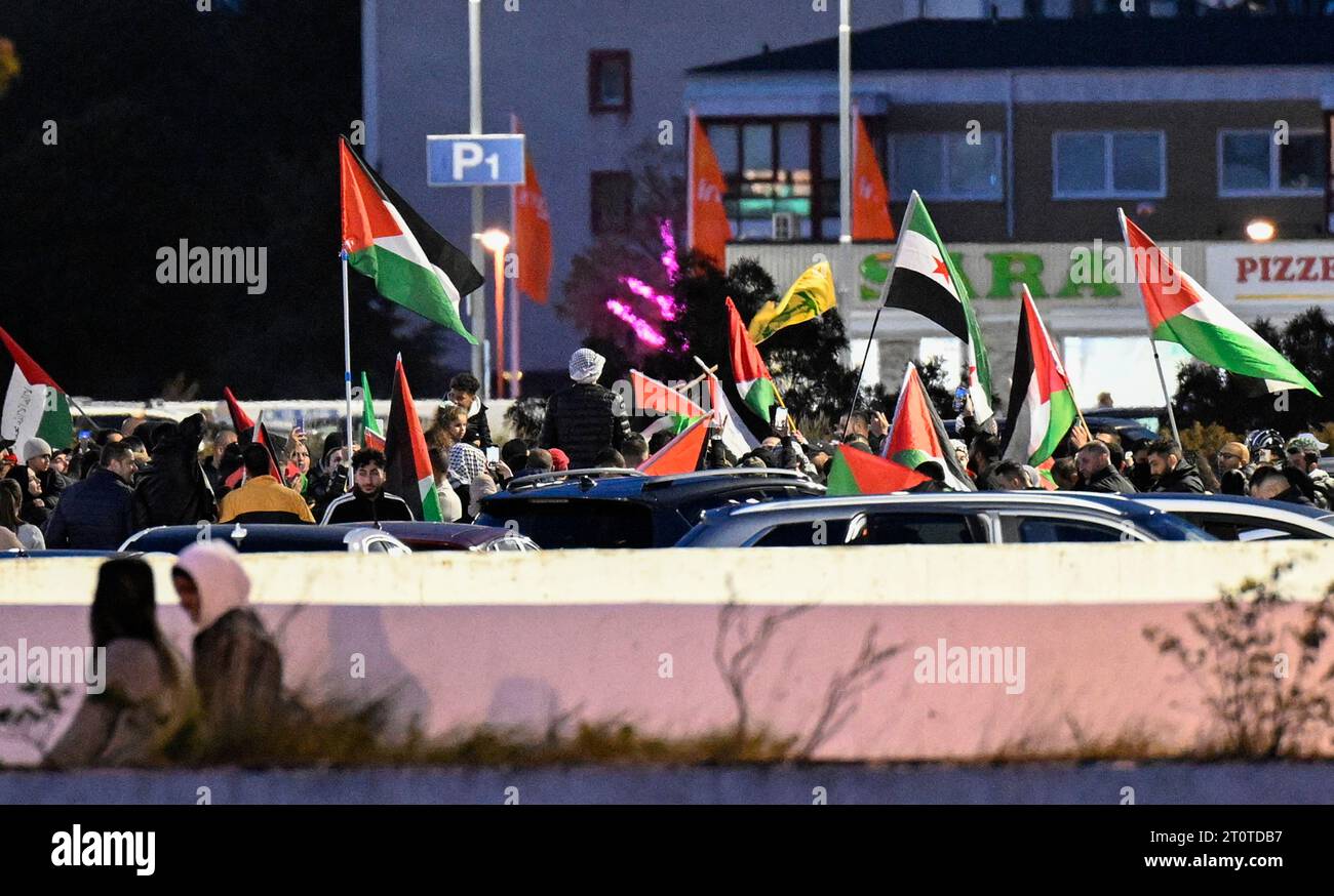 Palestinian flags and police on site at a pro-Palestianan manifestation ...