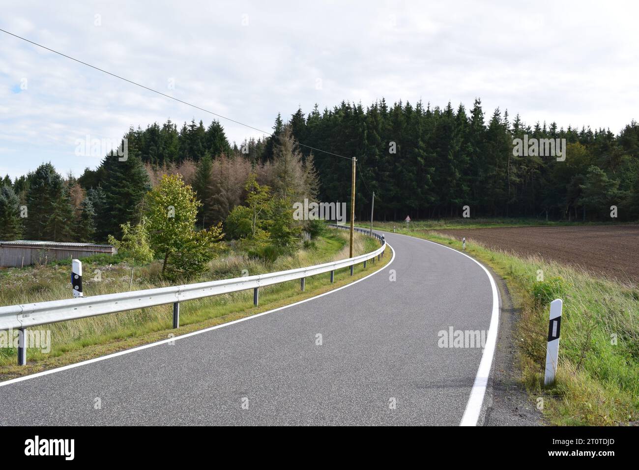 Pothole in road leaves hi-res stock photography and images - Alamy