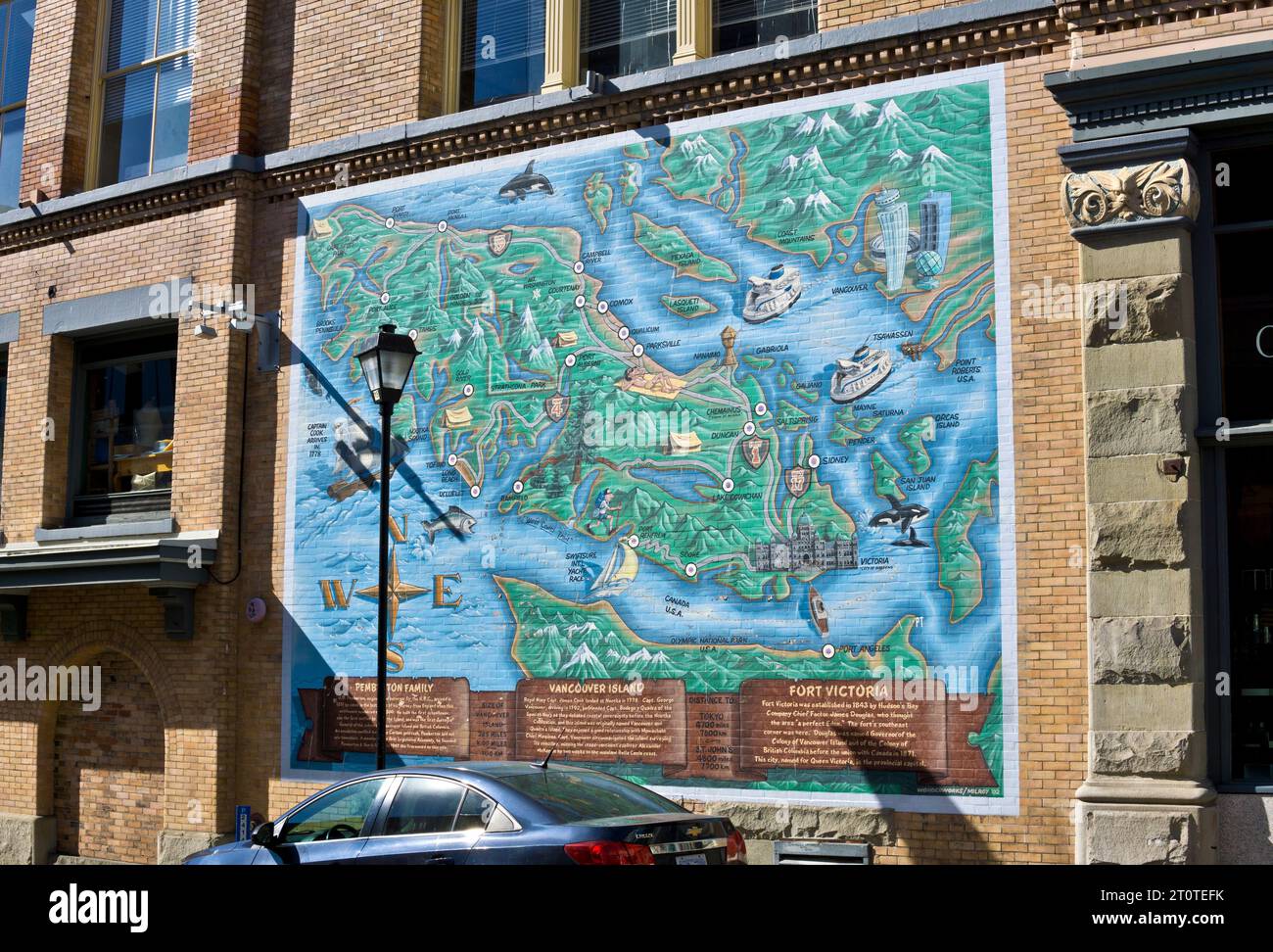 Buildings painted murals in downtown hi-res stock photography and ...