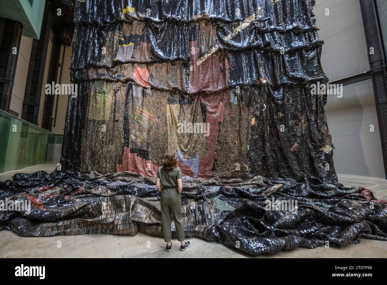 London, UK. 09th Oct, 2023. El Anatsui: The Wall is unveiled in Tate ...