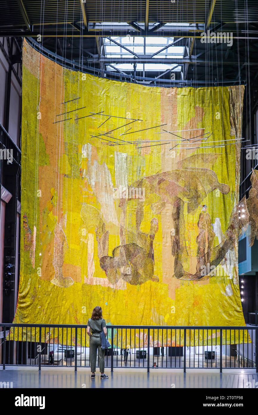 London, UK. 09th Oct, 2023. El Anatsui: Back, Behind the Red Moon ...