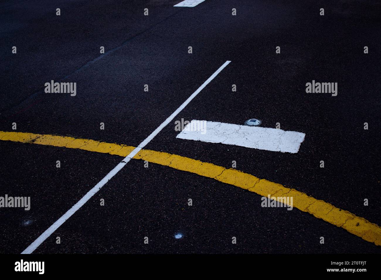 Aviation ground markings hi-res stock photography and images - Alamy