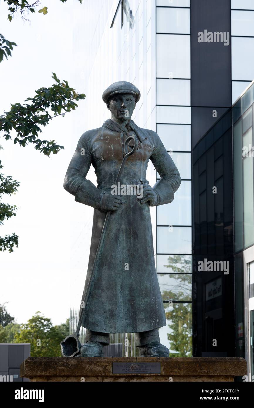 Steelworker statue, Corby, Northamptonshire, England, UK Stock Photo ...