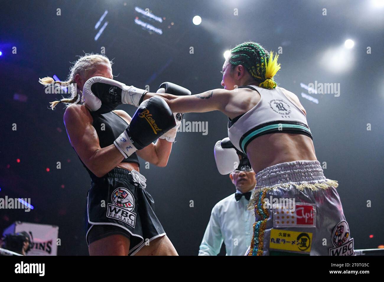 Sana Hazuki of Japan defeats Denise Castle in their fight for the WBC ...