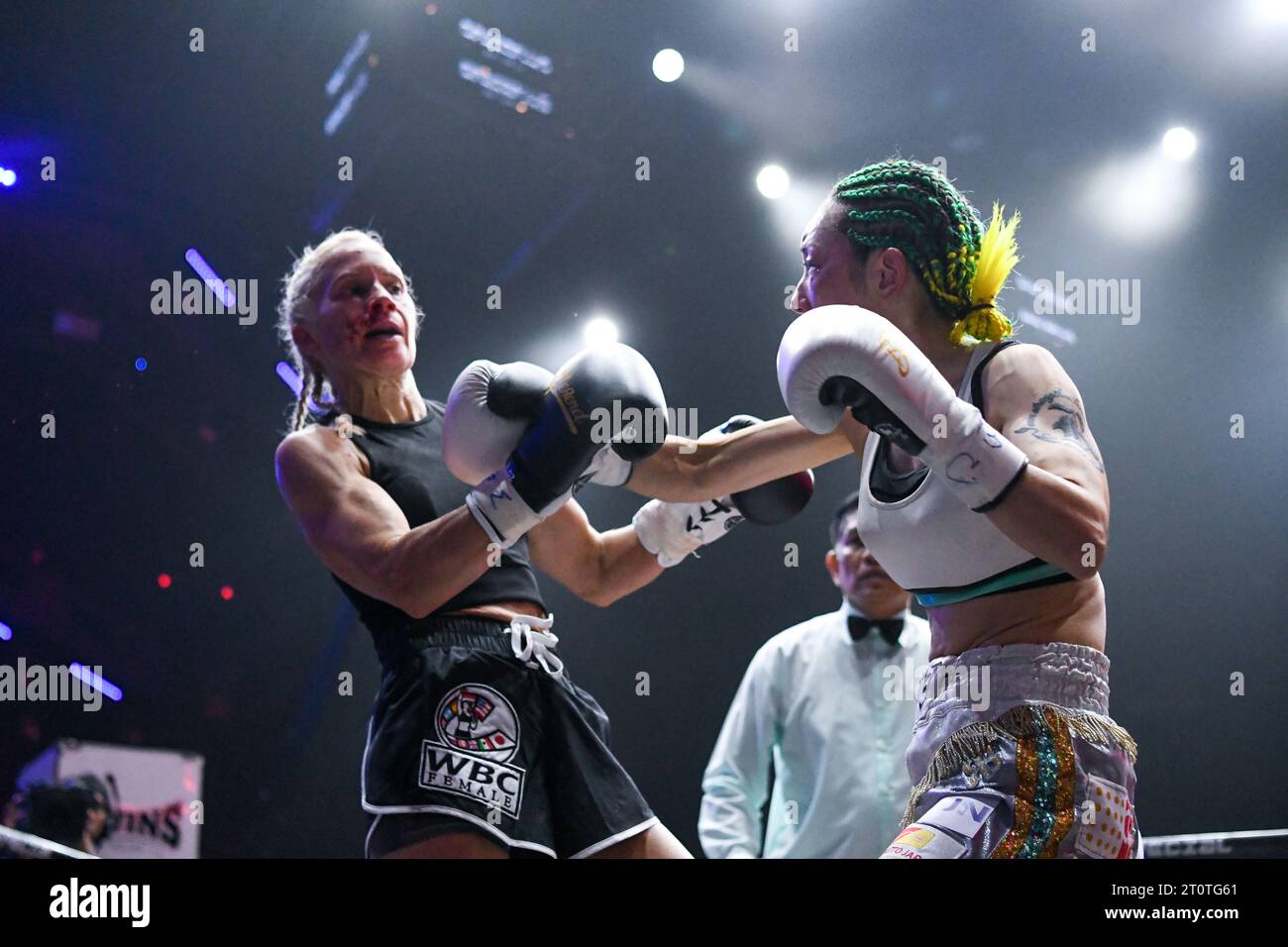Sana Hazuki of Japan defeats Denise Castle in their fight for the WBC ...