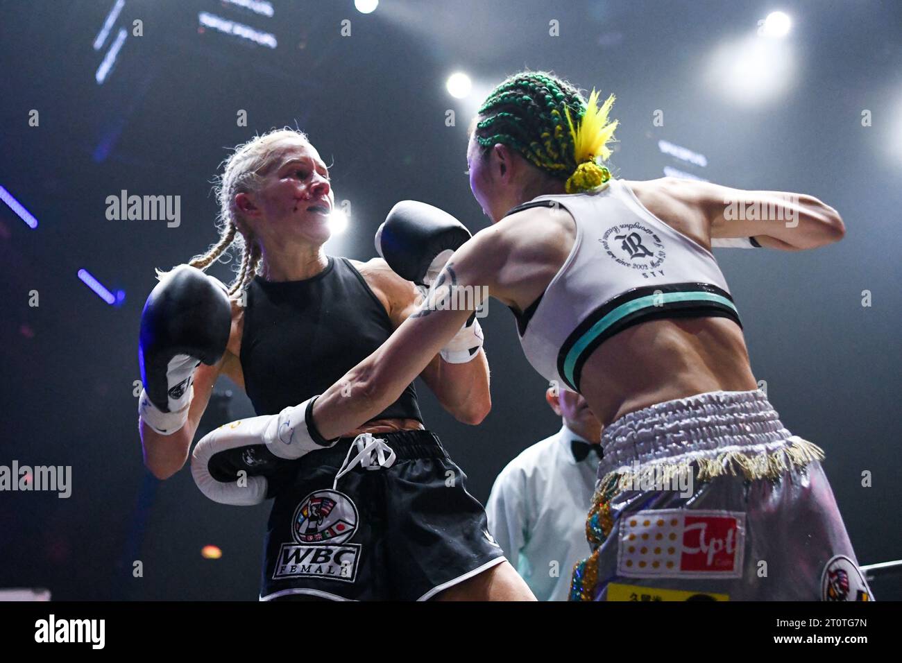 Sana Hazuki of Japan defeats Denise Castle in their fight for the WBC ...